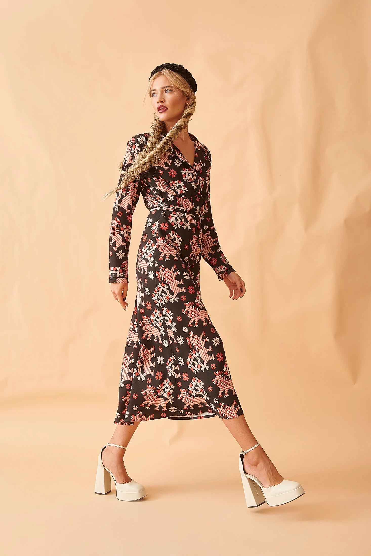 karavan / fw22-23 / becoming someone else – HOUSE • 7